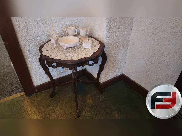 ANTIQUE LAMP TABLE & CONTENTS, AND 3 BIRD PICTURES - Freije & Freije ...