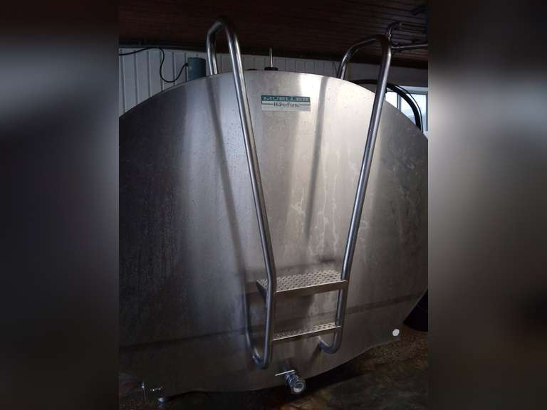 Mueller 1500 Gallon Bulk Tank - Kreeger & Associates