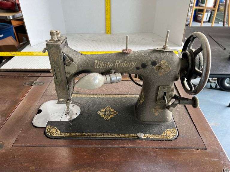 White Rotary Sewing Machine & Cabinet - Kessler Auction & Realty Co., INC.