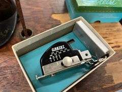 Singer Foot treadle sewing machine - Kessler Auction & Realty Co., INC.