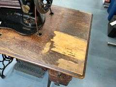 Singer Foot treadle sewing machine - Kessler Auction & Realty Co., INC.