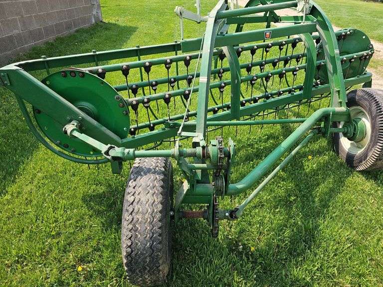 Oliver #207 Hay Rake (restored) - Kramer Auction LLC