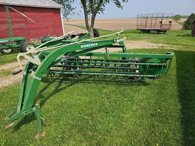Oliver #207 Hay Rake (restored) - Kramer Auction LLC