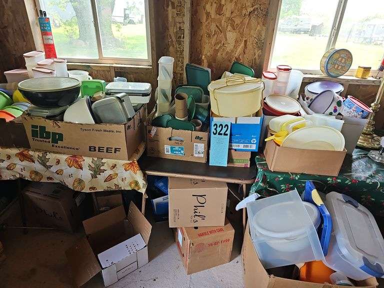 large lot of Tupperware - Kramer Auction LLC