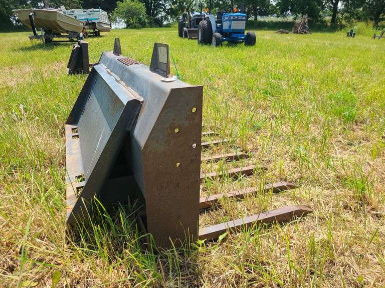 Quick-tach Manure Bucket w/tines - Kramer Auction LLC