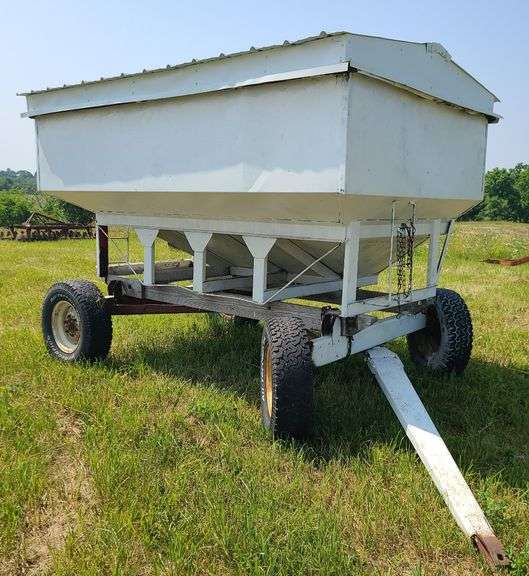 Easy Trail Gravity Box - Kramer Auction LLC