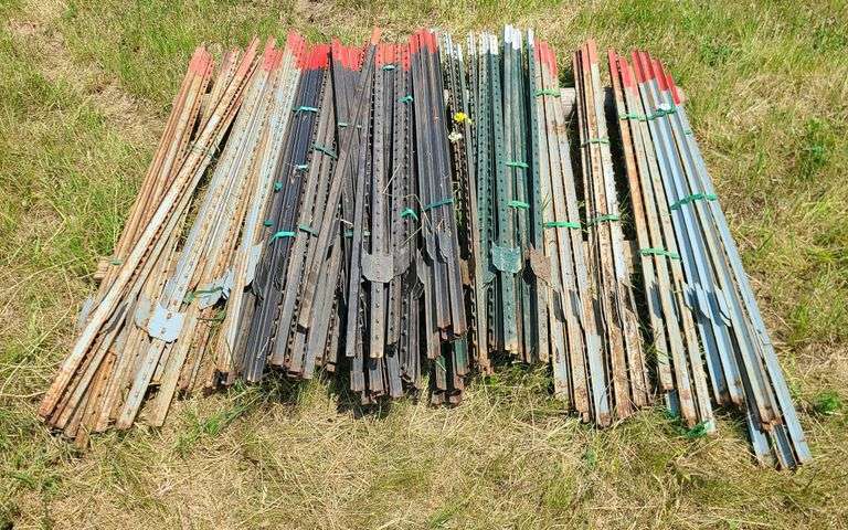 pallet of 120 5 1/2 ft & 6 ft steel T Posts (most new in bundles ...