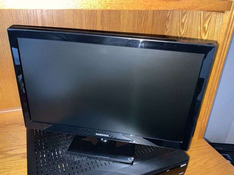 Samsung 18” tv - Legacy Auction Company