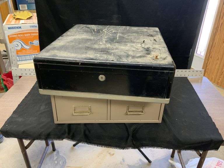 Metal drawers, no key on cash drawer - Legacy Auction Company