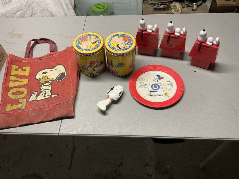 Snoopy and peanuts items - Legacy Auction Company