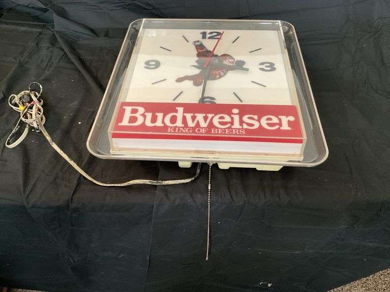 Lighted Budweiser clock - Legacy Auction Company