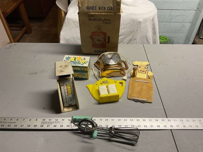 Vintage kitchen items - Legacy Auction Company