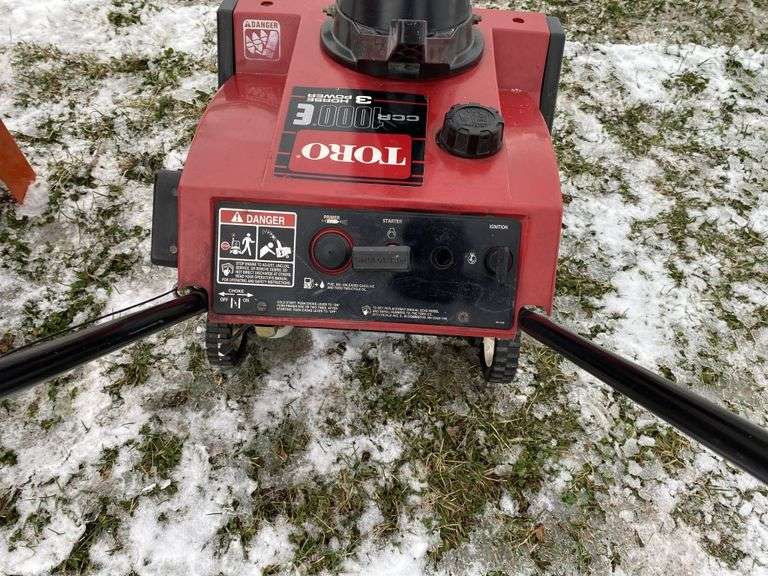 Toro 1000 E snowblower, runs great! - Legacy Auction Company