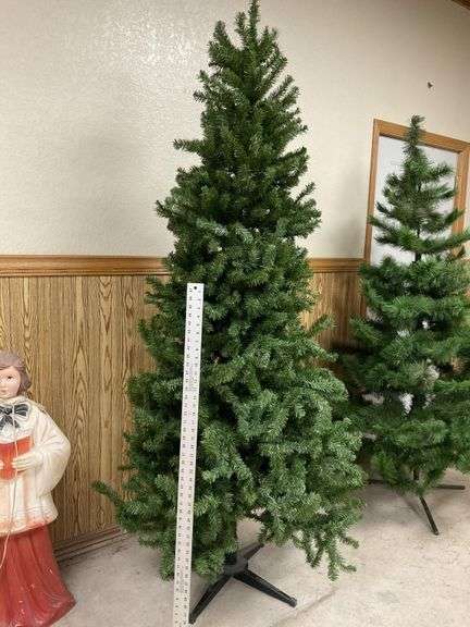 Christmas tree - Legacy Auction Company