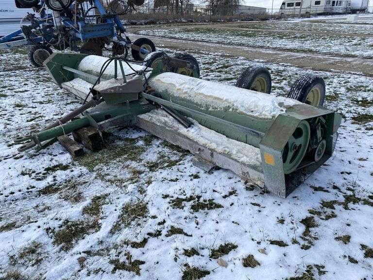 John Deere 27 stalk shredder - Legacy Auction Company