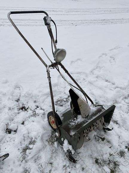 Electric snowblower - Legacy Auction Company