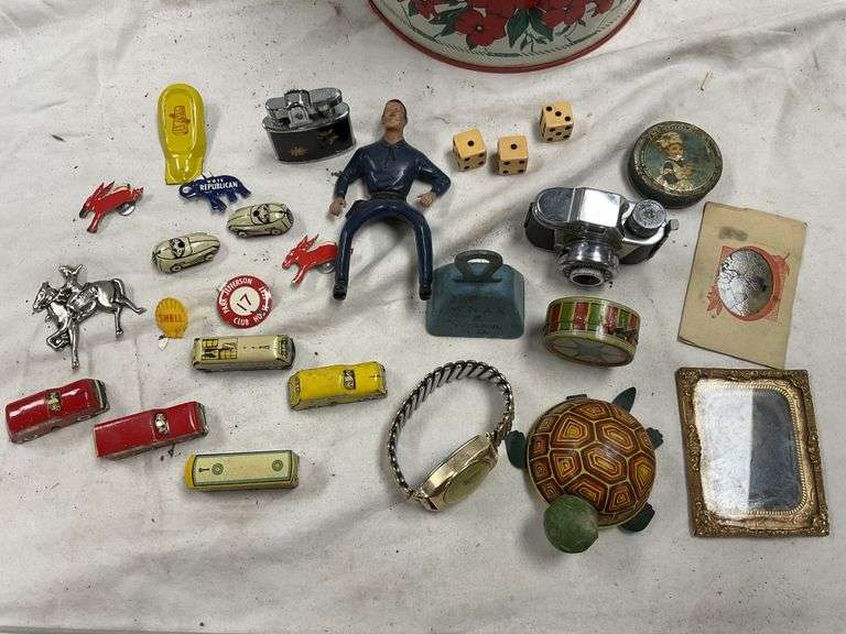 Vintage small collectibles - Legacy Auction Company