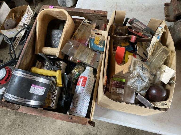 Assorted hardware - Legacy Auction Company