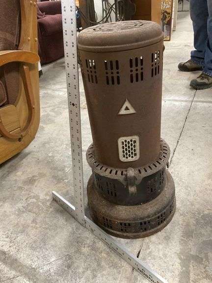 Vintage oil heater - Legacy Auction Company