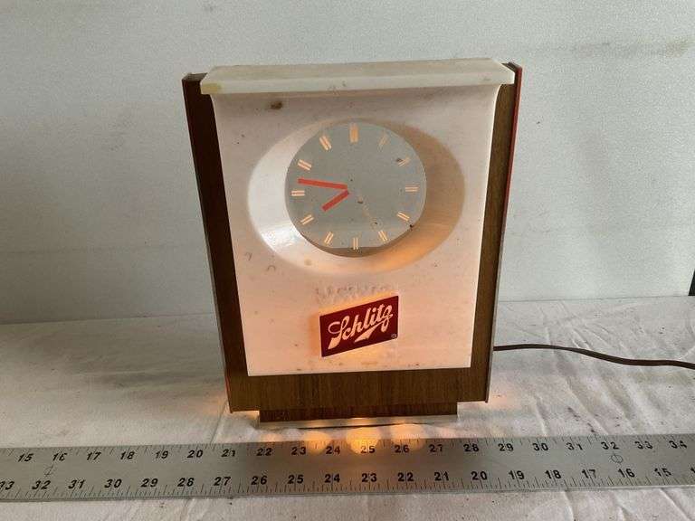 Schlitz lighted beer clock - Legacy Auction Company