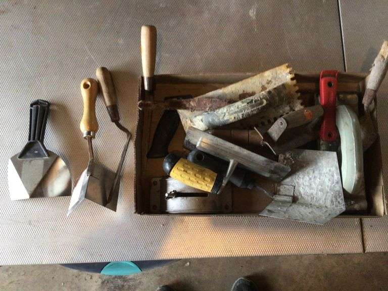 Painting/mudding tools - Legacy Auction Company