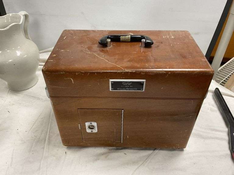 Antique lie detector set - Legacy Auction Company