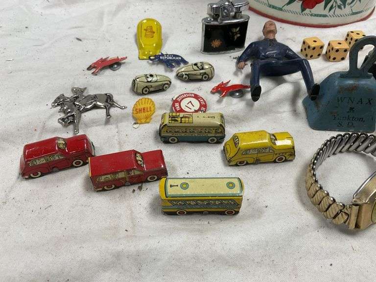 Vintage small collectibles - Legacy Auction Company