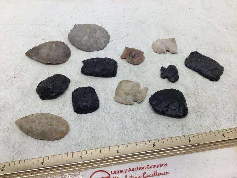 Native American scrapers and knife - Legacy Auction Company