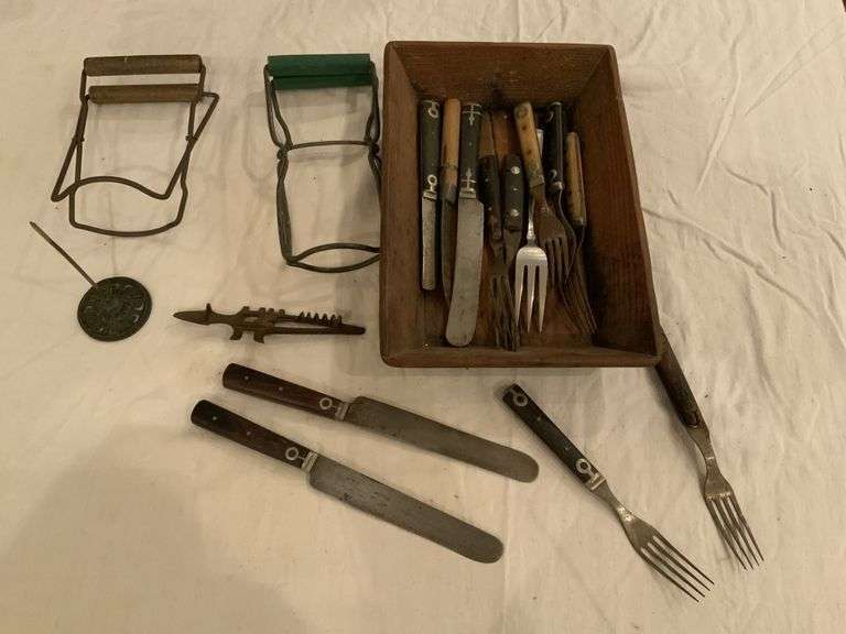 Vintage kitchen items - Legacy Auction Company