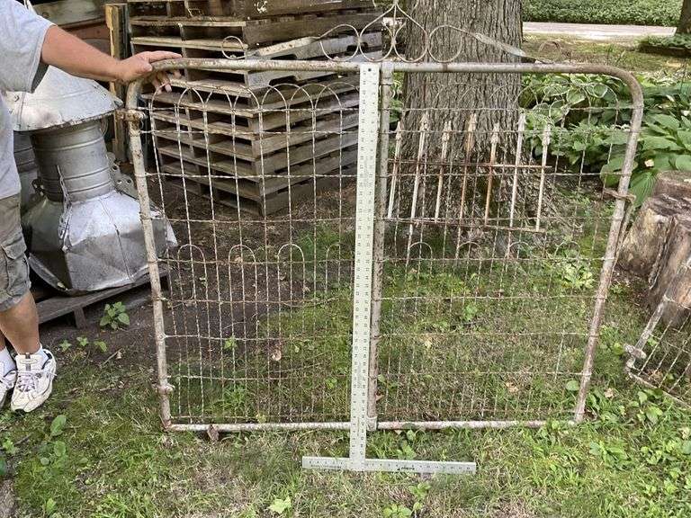 5 foot yard gate - Legacy Auction Company