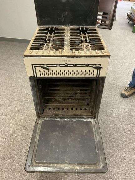 Vintage Roper gas stove - Legacy Auction Company