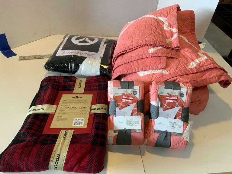Bedding and blankets - Legacy Auction Company