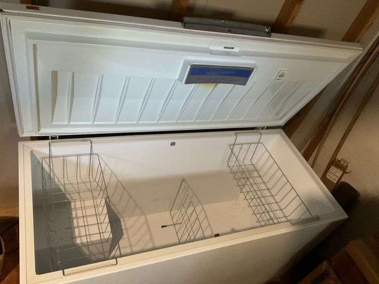 Ward signature Chest freezer - Legacy Auction Company