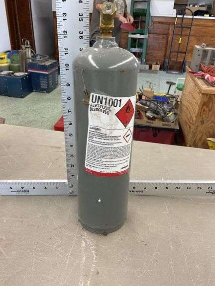 Acetylene tank. Full - Legacy Auction Company