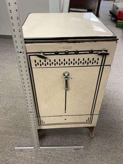 Vintage Roper gas stove - Legacy Auction Company