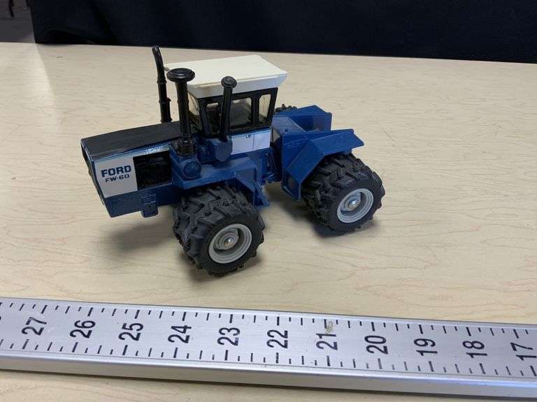 Ford FW60 tractor - Legacy Auction Company