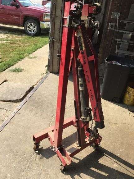 Larin 2 ton Folding engine hoist - Legacy Auction Company