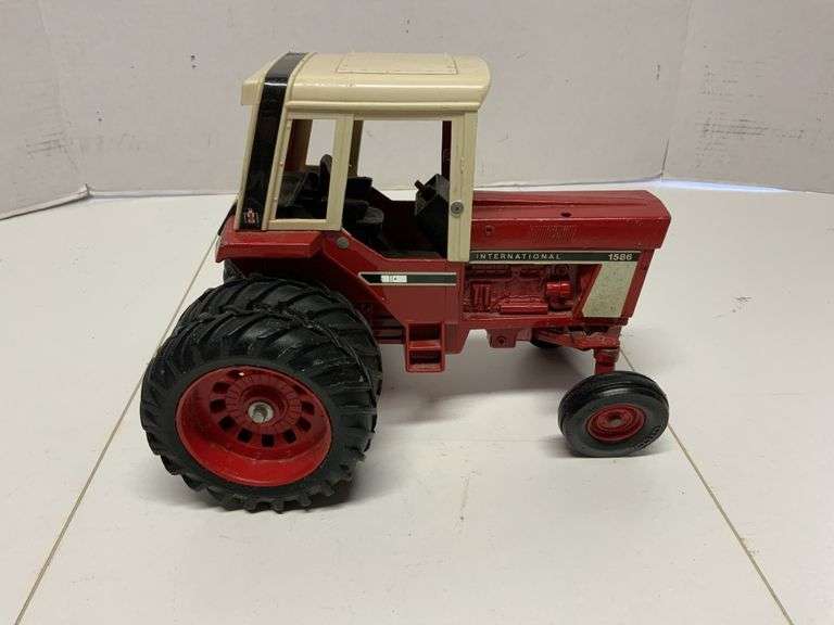 Case IH 1586 tractor, front end bent - Legacy Auction Company