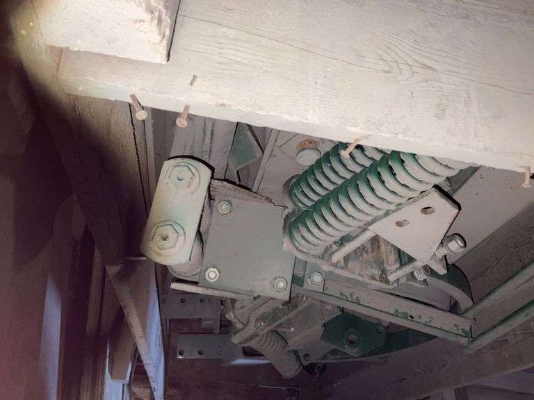 Chisel plow shanks and parts - Legacy Auction Company