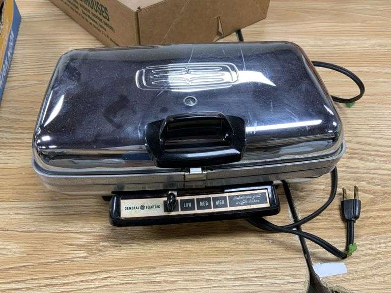 Vintage GE waffle maker - Legacy Auction Company