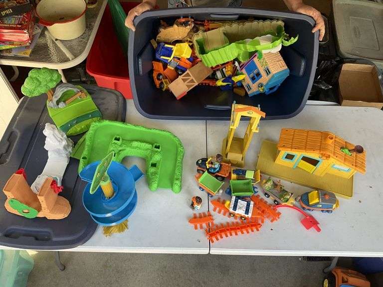 Plastic toy set - Legacy Auction Company