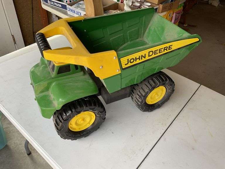 John Deere dump truck - Legacy Auction Company