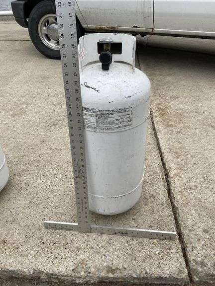40 pound LP tank. Empty - Legacy Auction Company