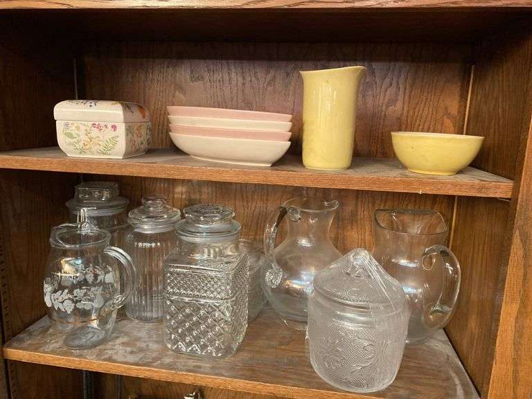 Assorted glassware, cardinals, etc. - Legacy Auction Company