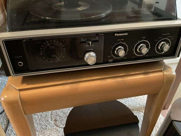 Vintage Panasonic stereo and speakers - Legacy Auction Company
