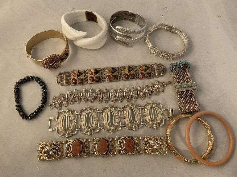 Vintage bracelets - Legacy Auction Company