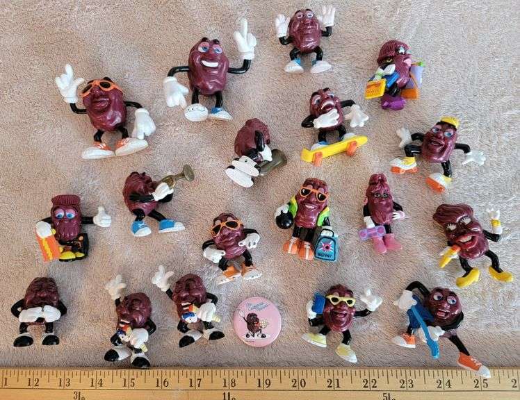 California Rasin Figurines & Pin-back - Legacy Auction Company