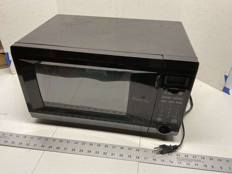Magic Chef microwave - Legacy Auction Company