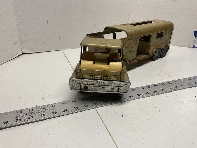 Structo vista dome horse van - Legacy Auction Company