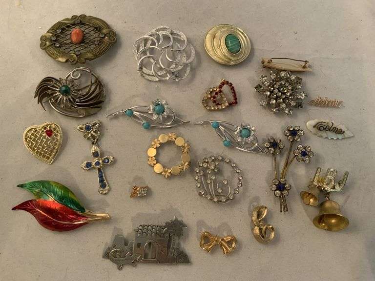 Vintage pins - Legacy Auction Company